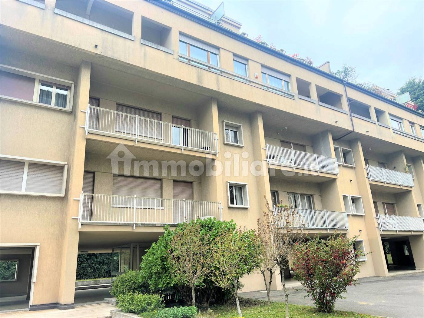 Trilocale via alla Madonna 2, Centro, Cantù