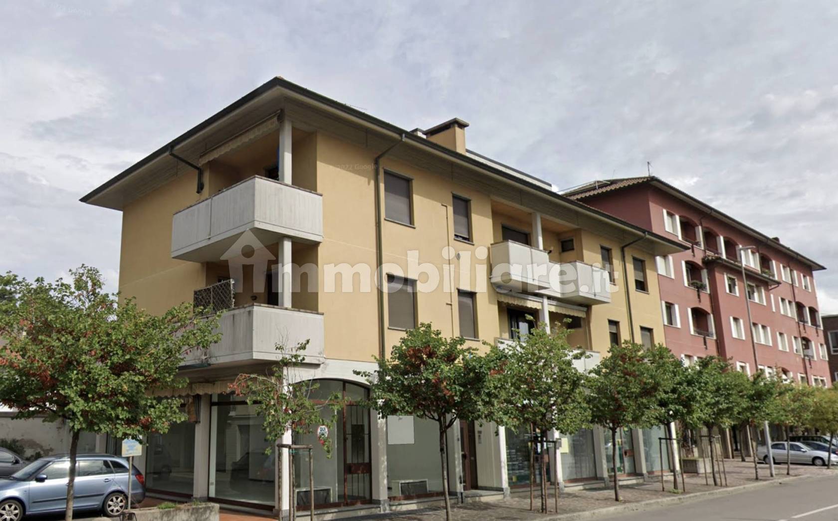 Locale commerciale in Vendita