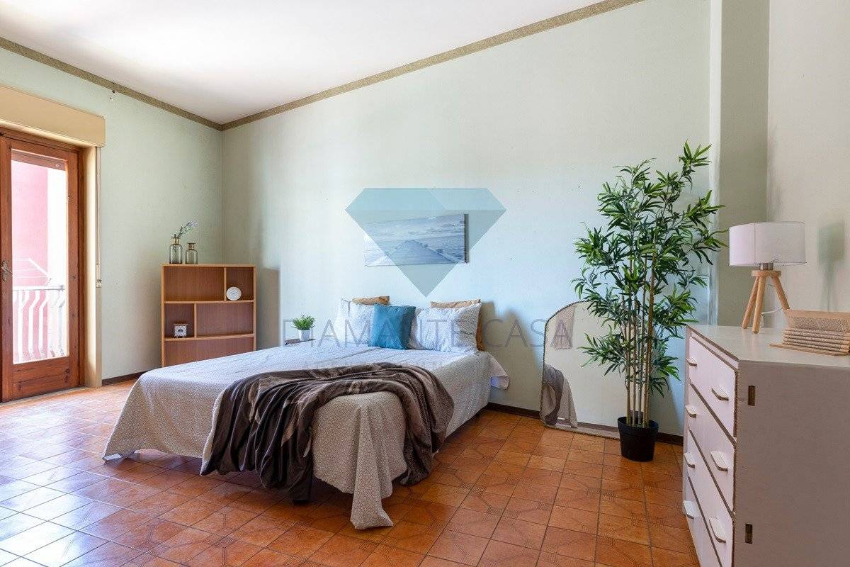 Quadrilocale via Paolo Motta 3, Centro, Aci Catena