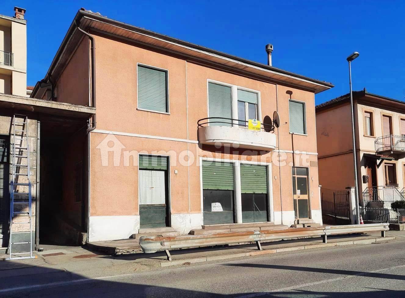 Locale commerciale in Vendita