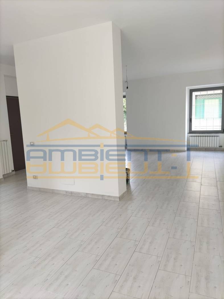 Locale commerciale in Vendita