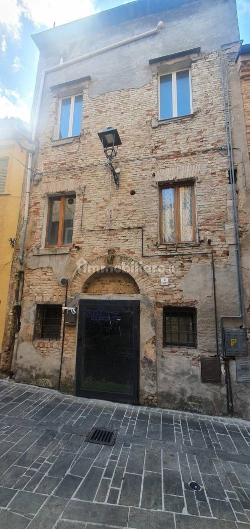 Quadrilocale traversa Santa Maria 11, Centro, Tolentino