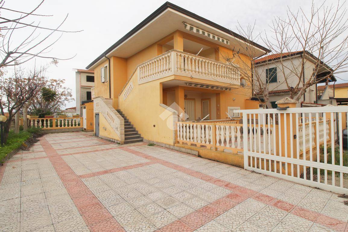 Trilocale via dei Gladioli 102, Steccato Di Cutro, Cutro