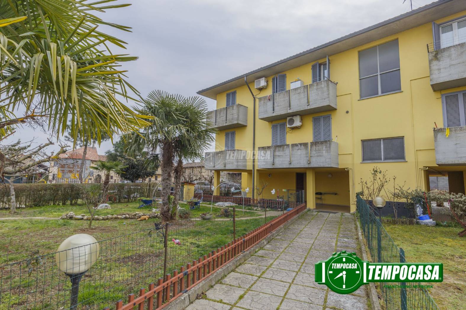 Trilocale piazza Monsignor Domenico Senna, Battuda