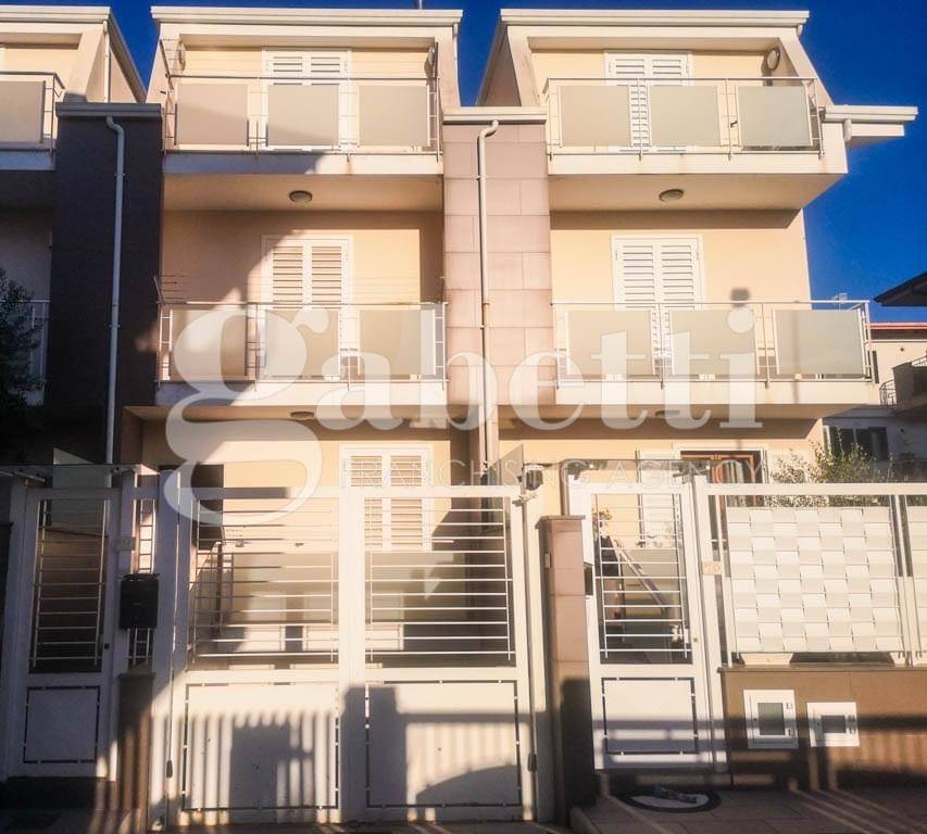 Villa a schiera via Giulio Cesare 7, Trentola-Ducenta