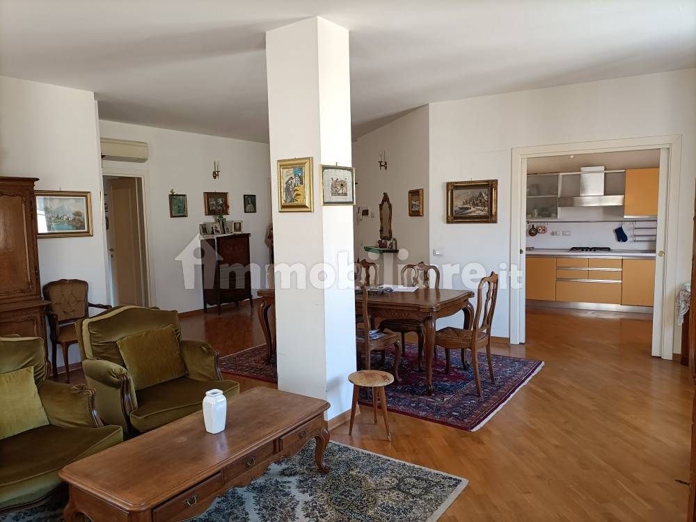 Quadrilocale ottimo stato, terzo piano, Centro Storico, Ravenna