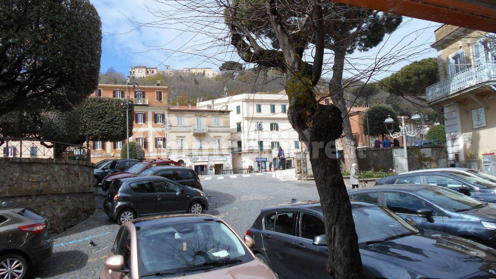 Locale commerciale in Vendita