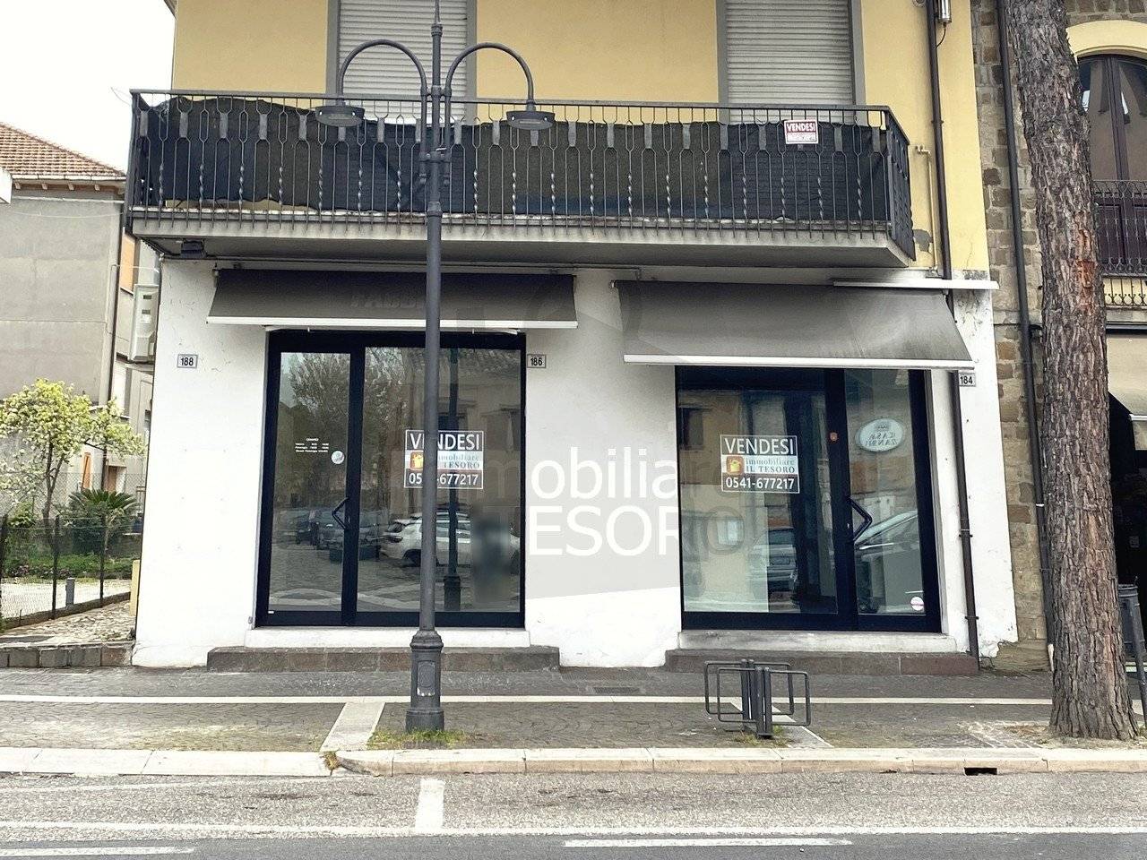 Locale commerciale in Vendita