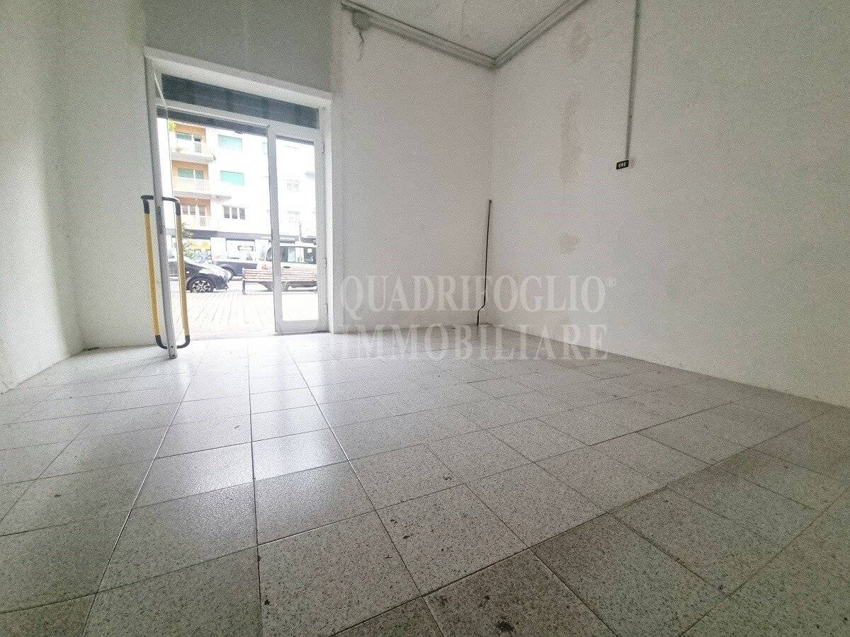 Locale commerciale in Vendita