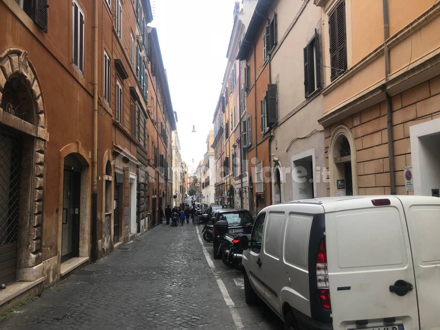 Locale commerciale in Vendita