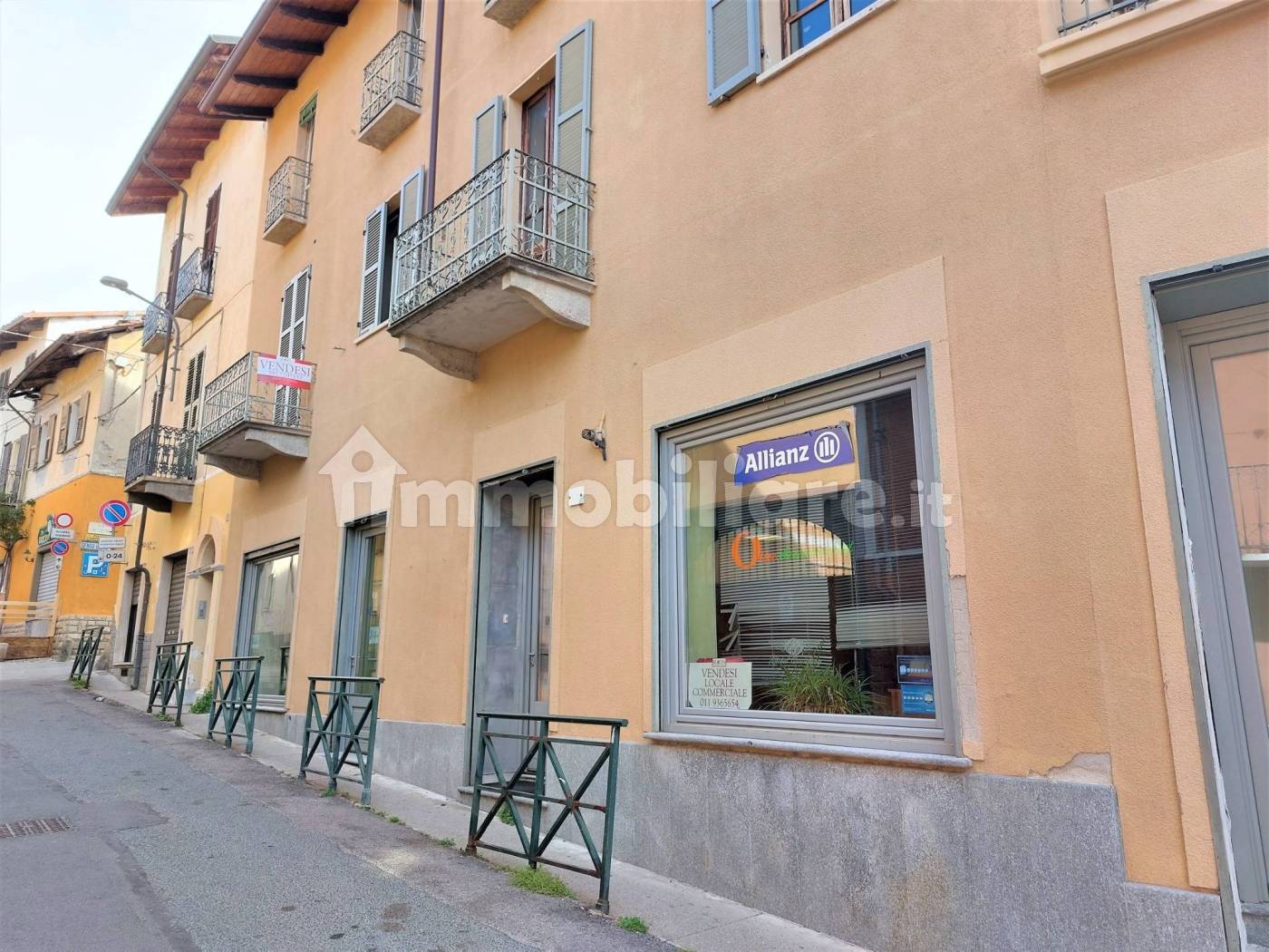 Locale commerciale in Vendita