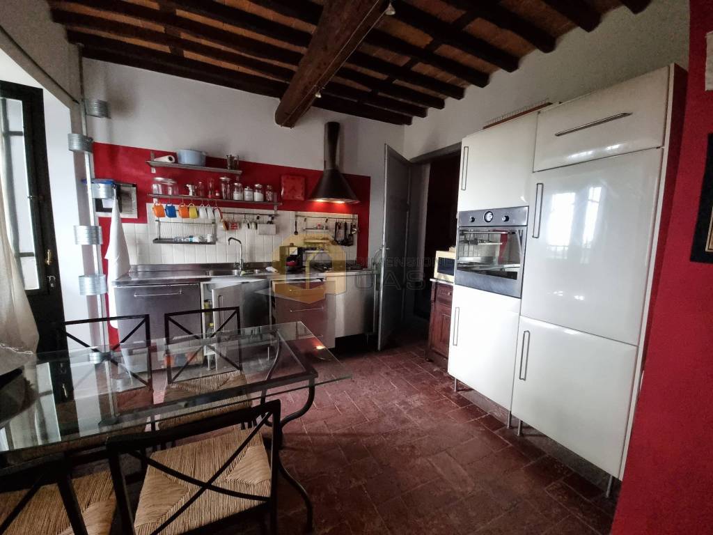 Vendita Terratetto plurifamiliare in via Rebuto Pietrasanta. Buono ...