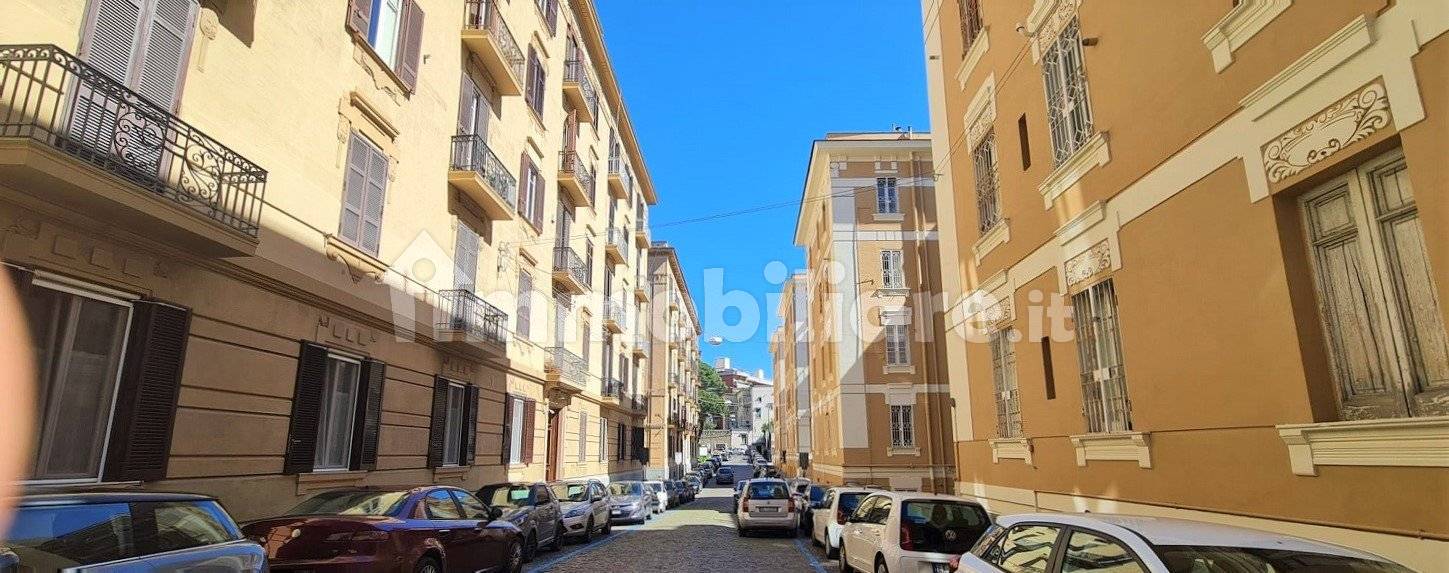 Appartamento via Luca da Penne, Piazza Amedeo - Parco Margherita, Napoli