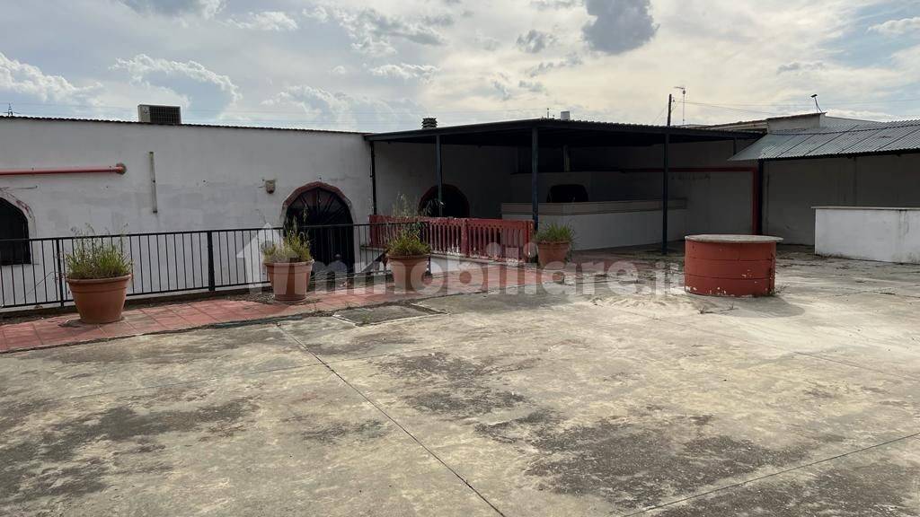 Pizzeria con laboratorio in Vendita