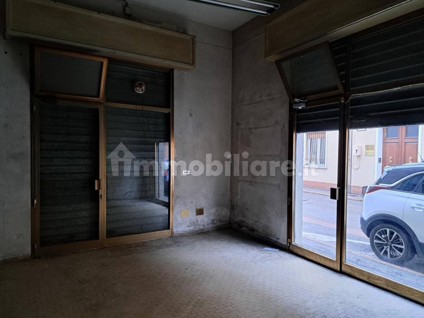 Locale commerciale in Vendita