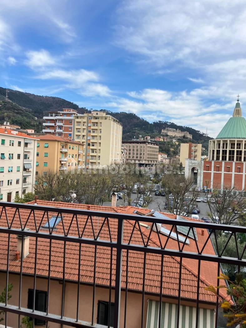 Quadrilocale buono stato, quarto piano, Massa