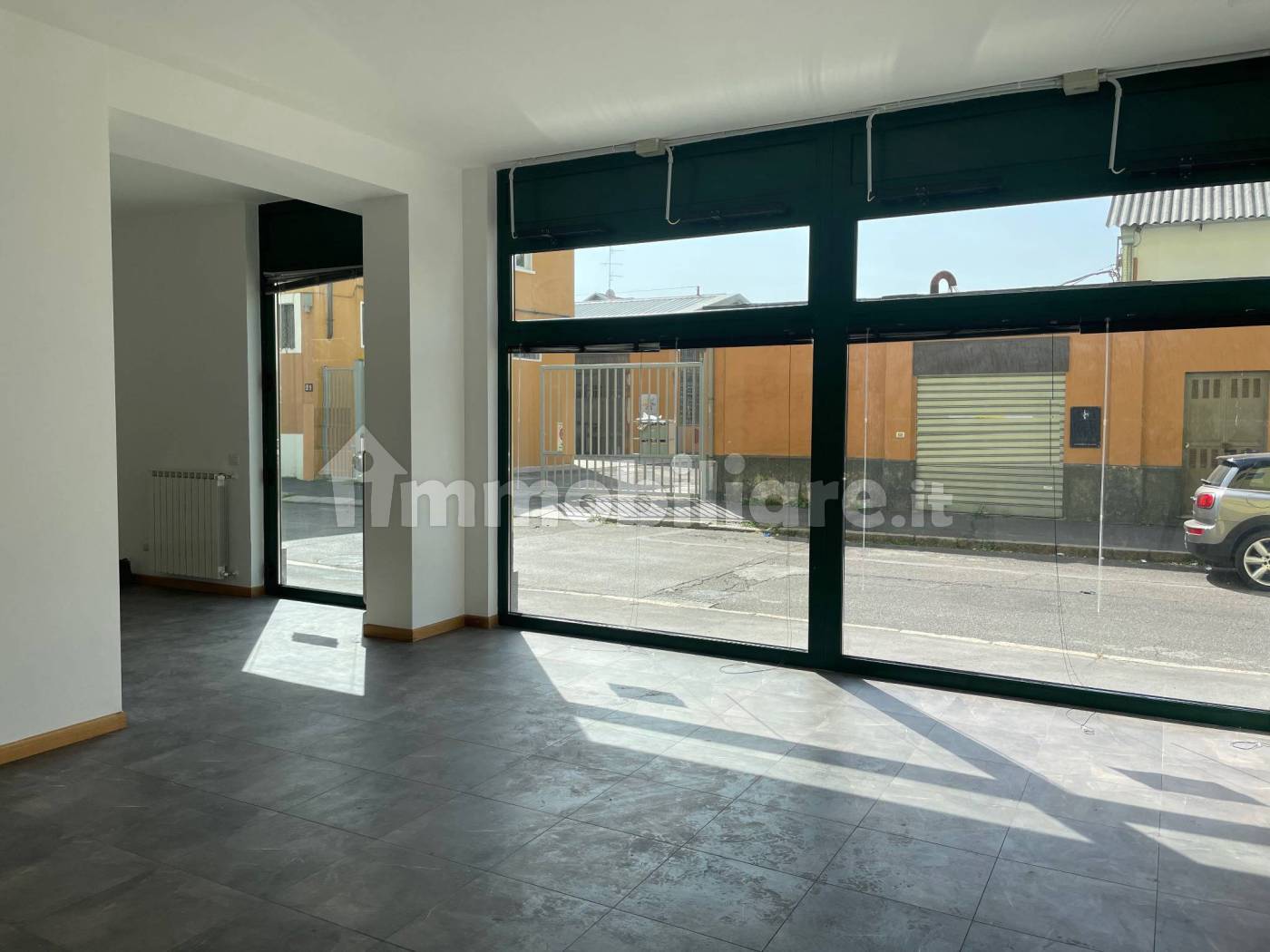 Locale commerciale in Vendita