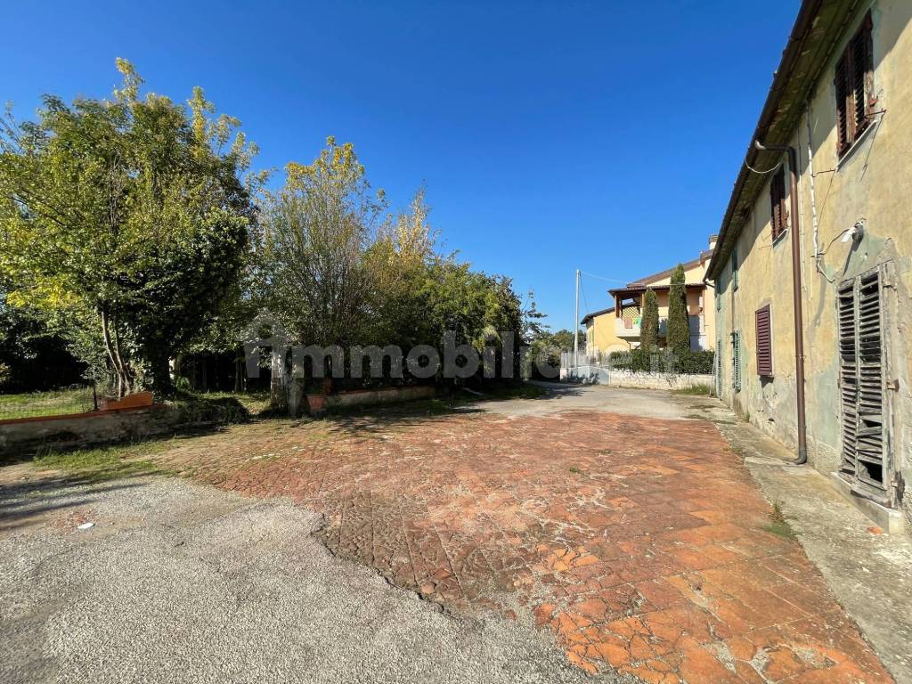 Vendita Rustico in via Antonio Pacinotti Montale. Da ristrutturare, 500 ...