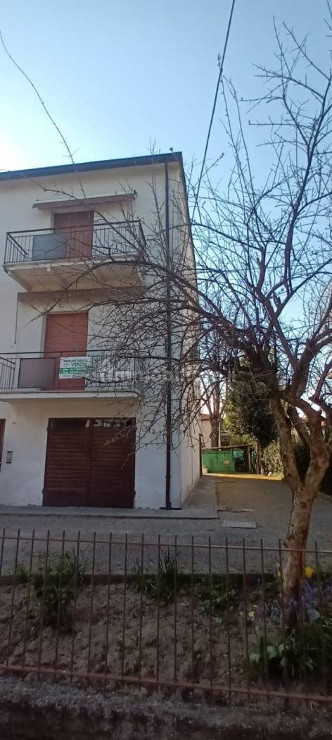 Trilocale da ristrutturare, primo piano, Massa Lombarda