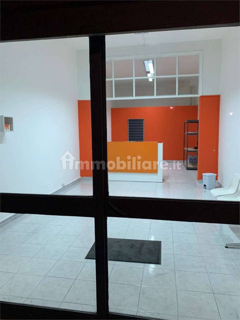 Locale commerciale in Vendita