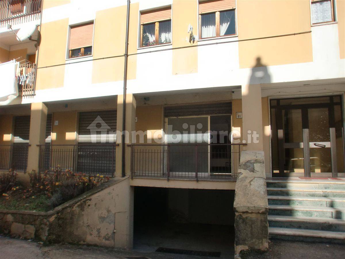 Locale commerciale in Vendita