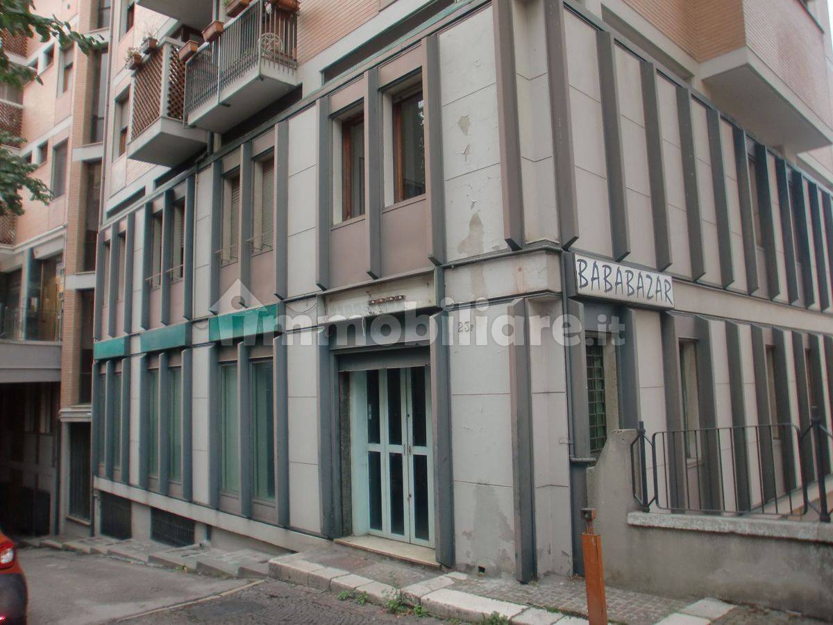 Locale commerciale in Vendita