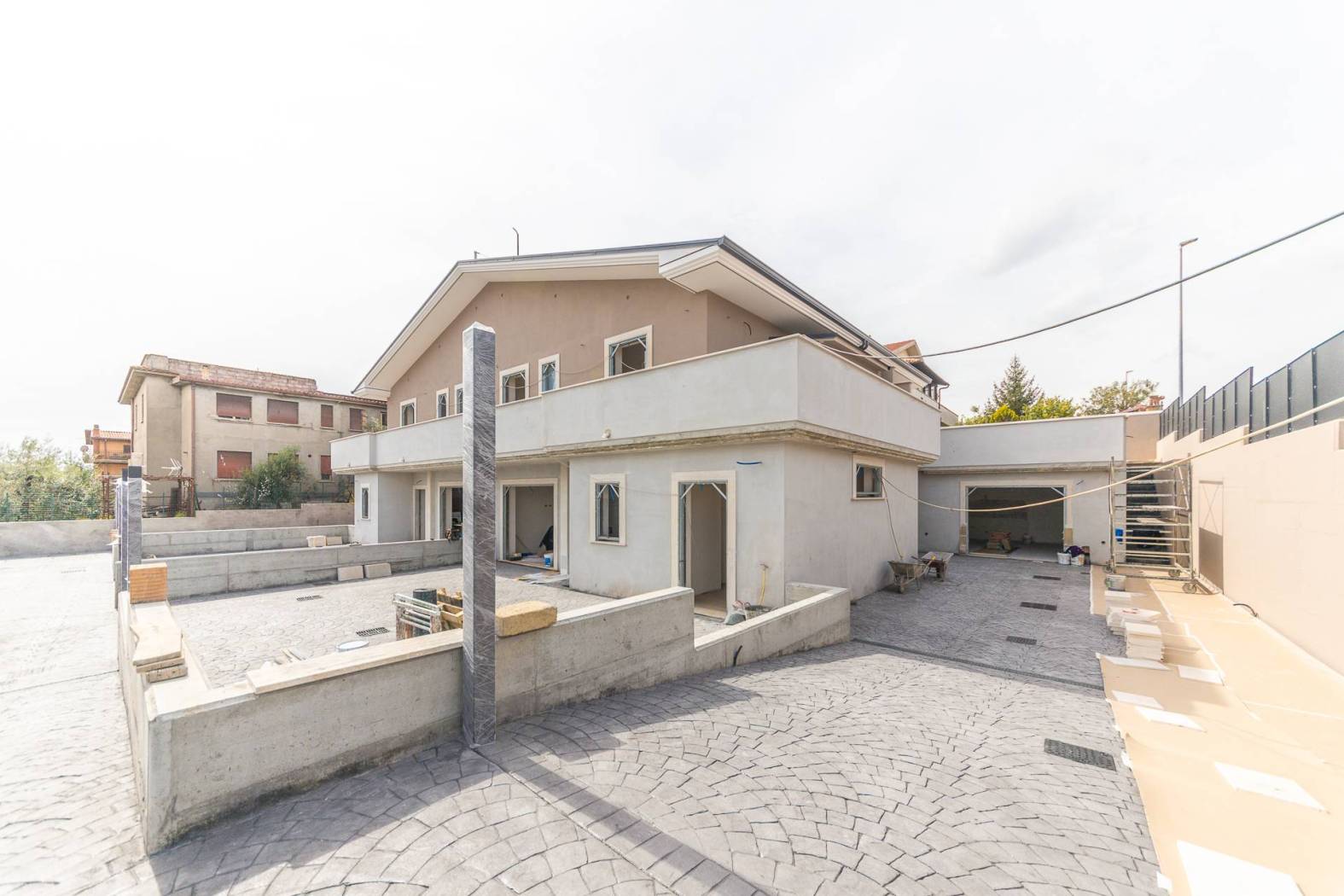 Villa plurifamiliare via Baranello 40, Case Rosse, Roma