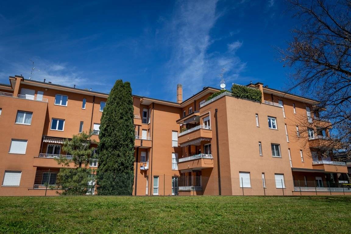 Trilocale via Camillo Golgi 3, Centro, Arcore