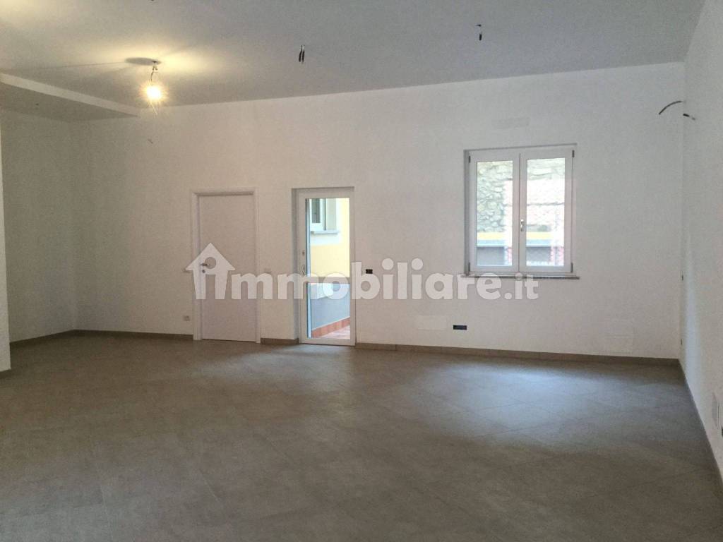 Locale commerciale piazza Perino 31, Volpedo, Rif. 102557440 ...