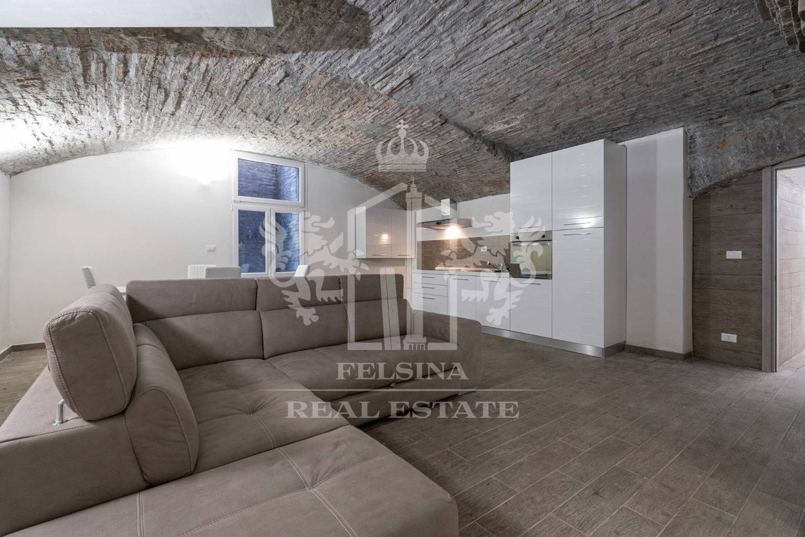 Bilocale via Castiglione 40, Santo Stefano, Bologna