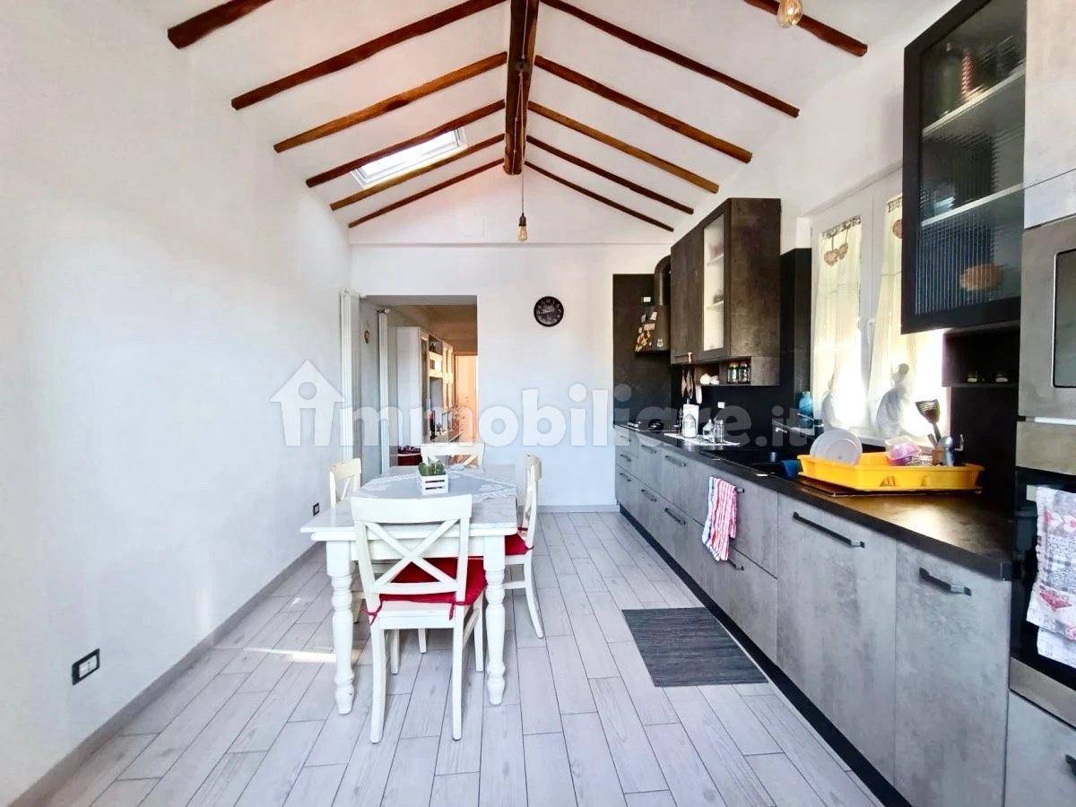 Quadrilocale piazza Aranci, 37, Centro, Massa