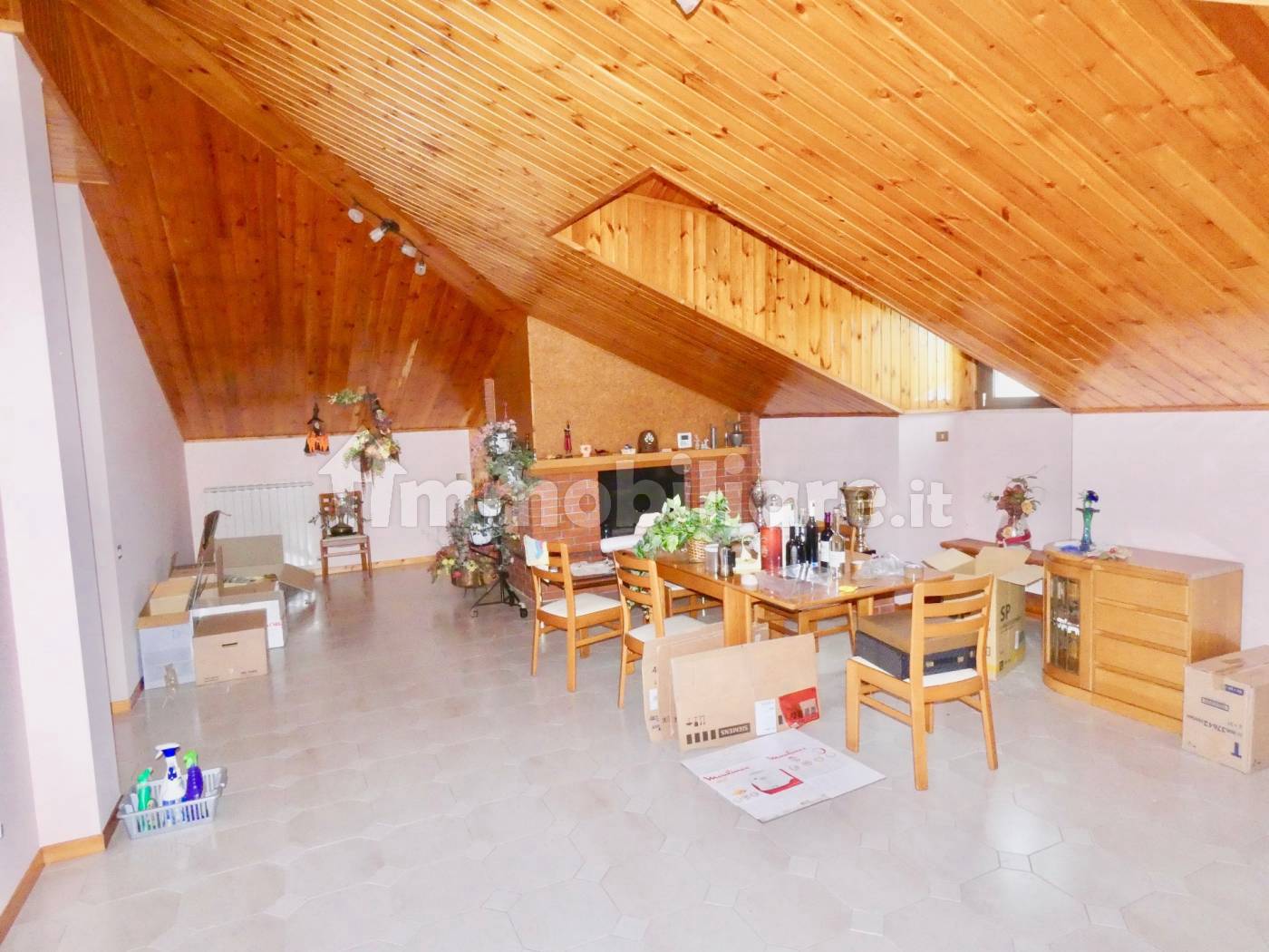 Appartamento via Serraloggia, Centro, Fabriano