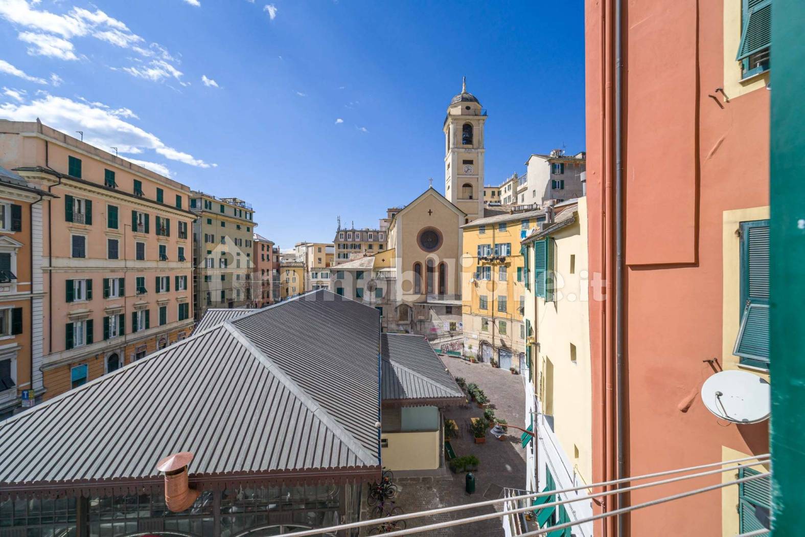 Bilocale piazza del Carmine 1, Carmine, Genova