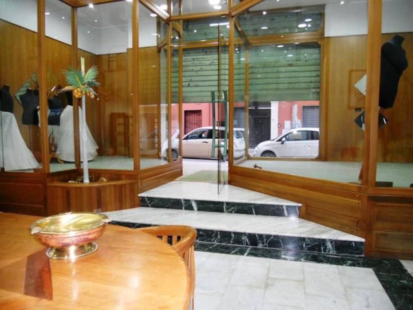 Locale commerciale in Vendita