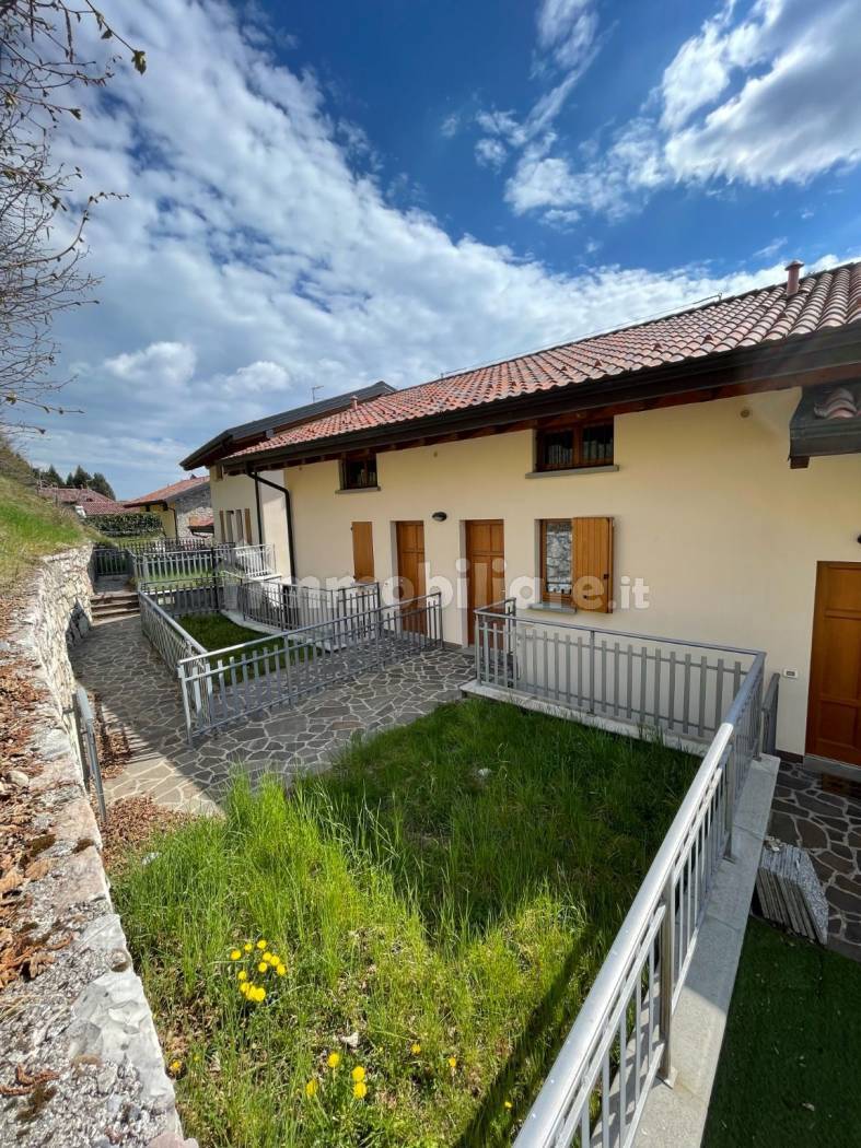 Bilocale viale dei Fiori, San Fermo, Grone