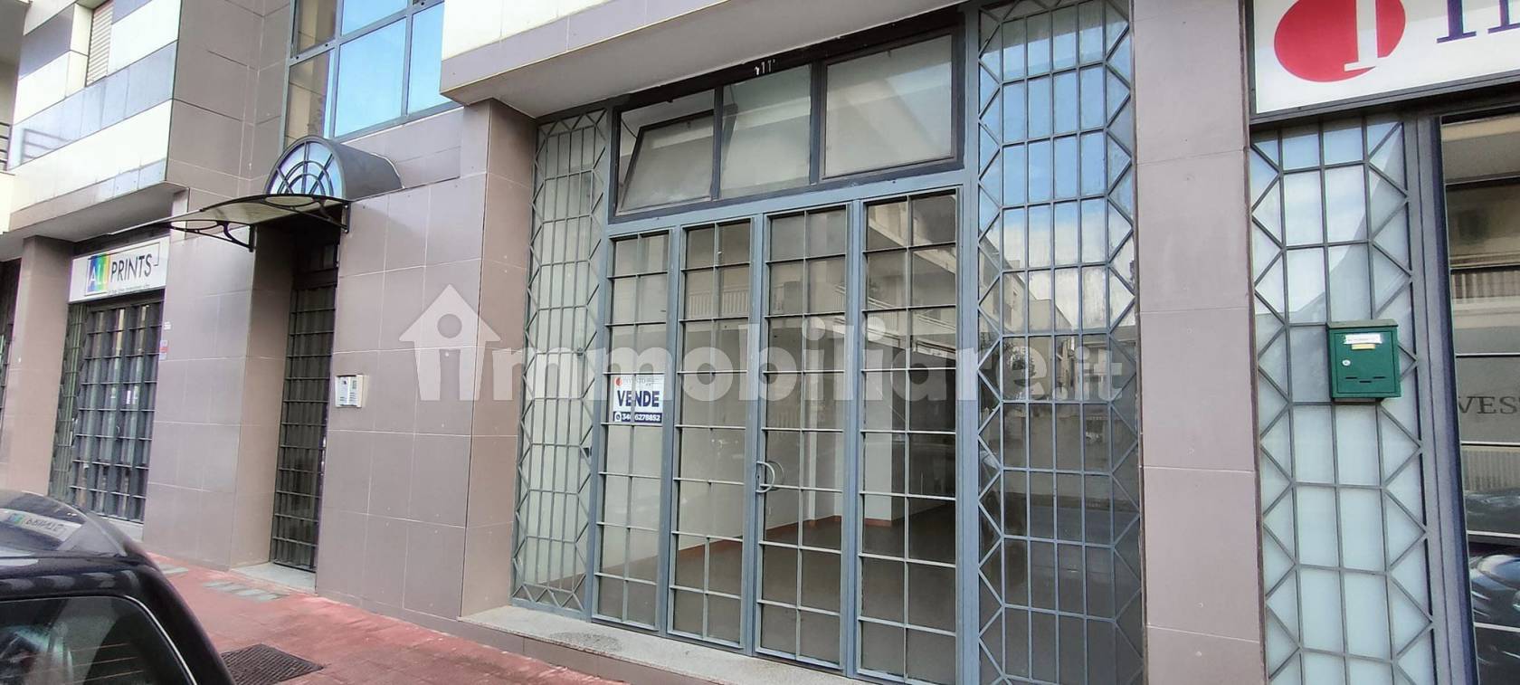 Locale commerciale in Vendita