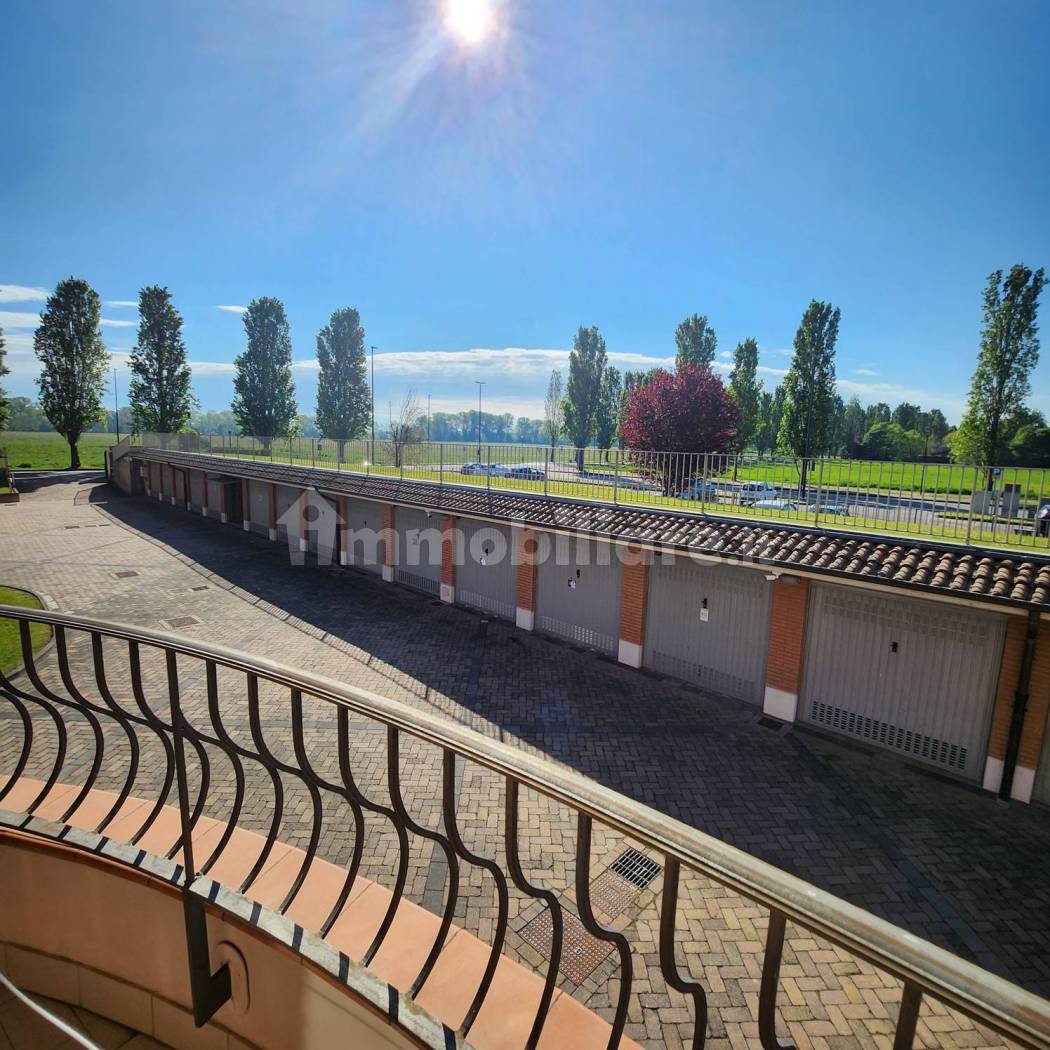 Trilocale via Carlo Mazzola 1, Peschiera Borromeo