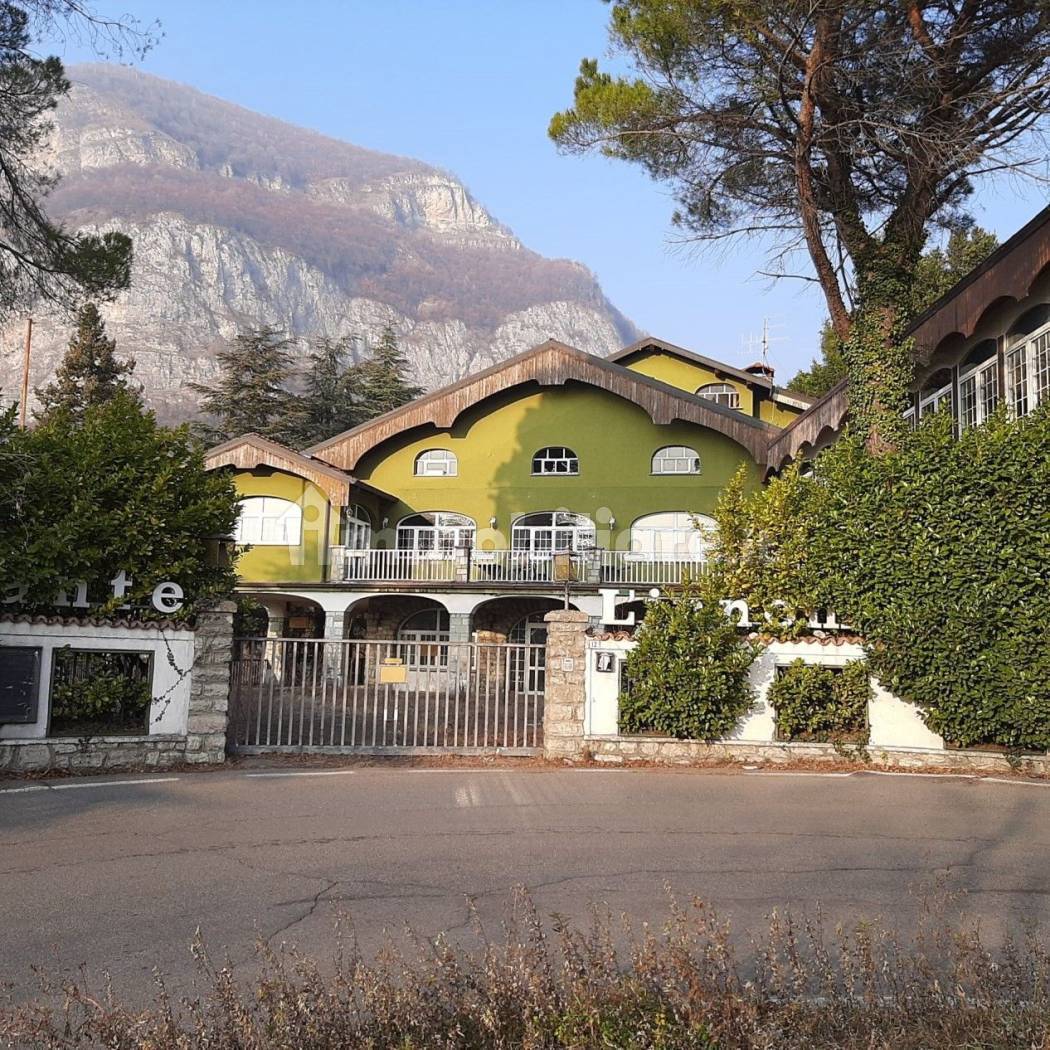 Locale commerciale in Vendita