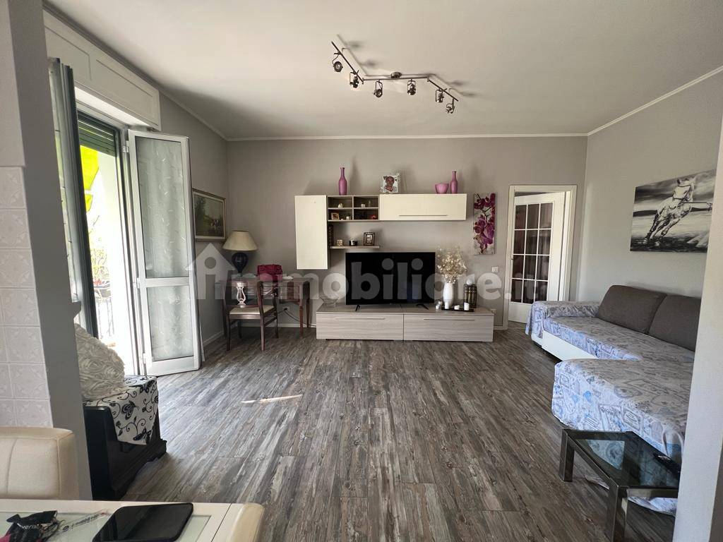 Trilocale via Piero Gobetti 2, Centro, Limbiate