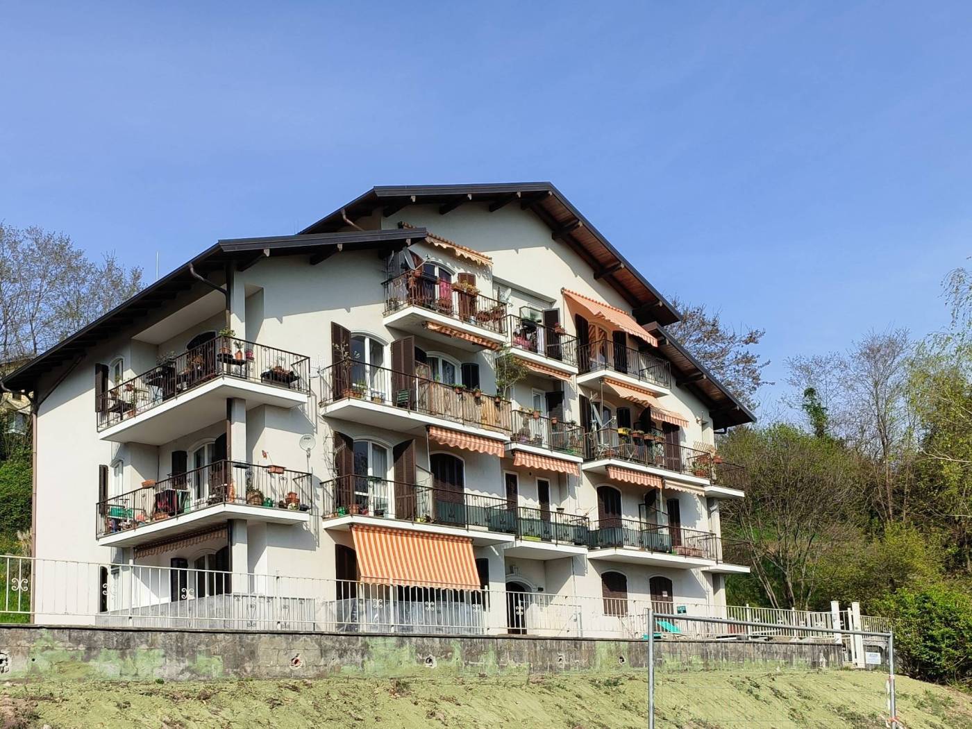 Trilocale buono stato, piano rialzato, Intra, Verbania