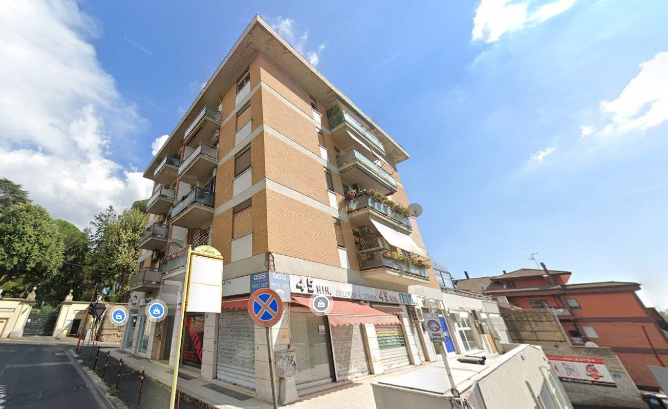 Locale commerciale in Vendita