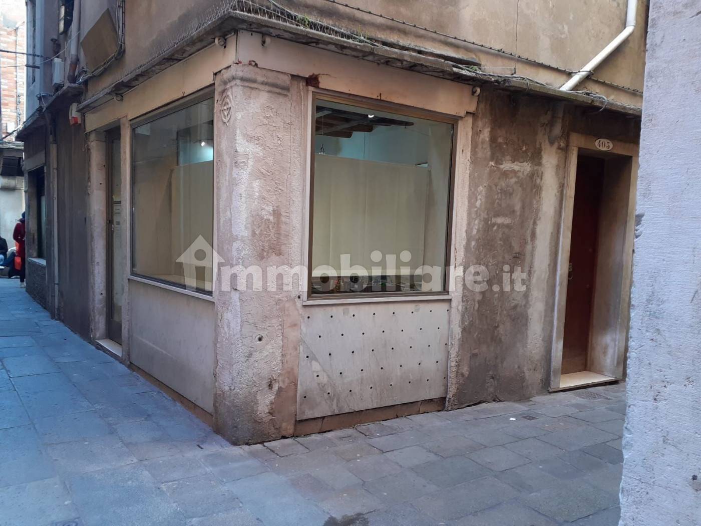 Locale commerciale in Vendita