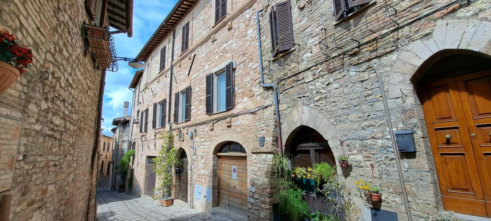 Appartamento via Torri di Properzio, Centro, Spello