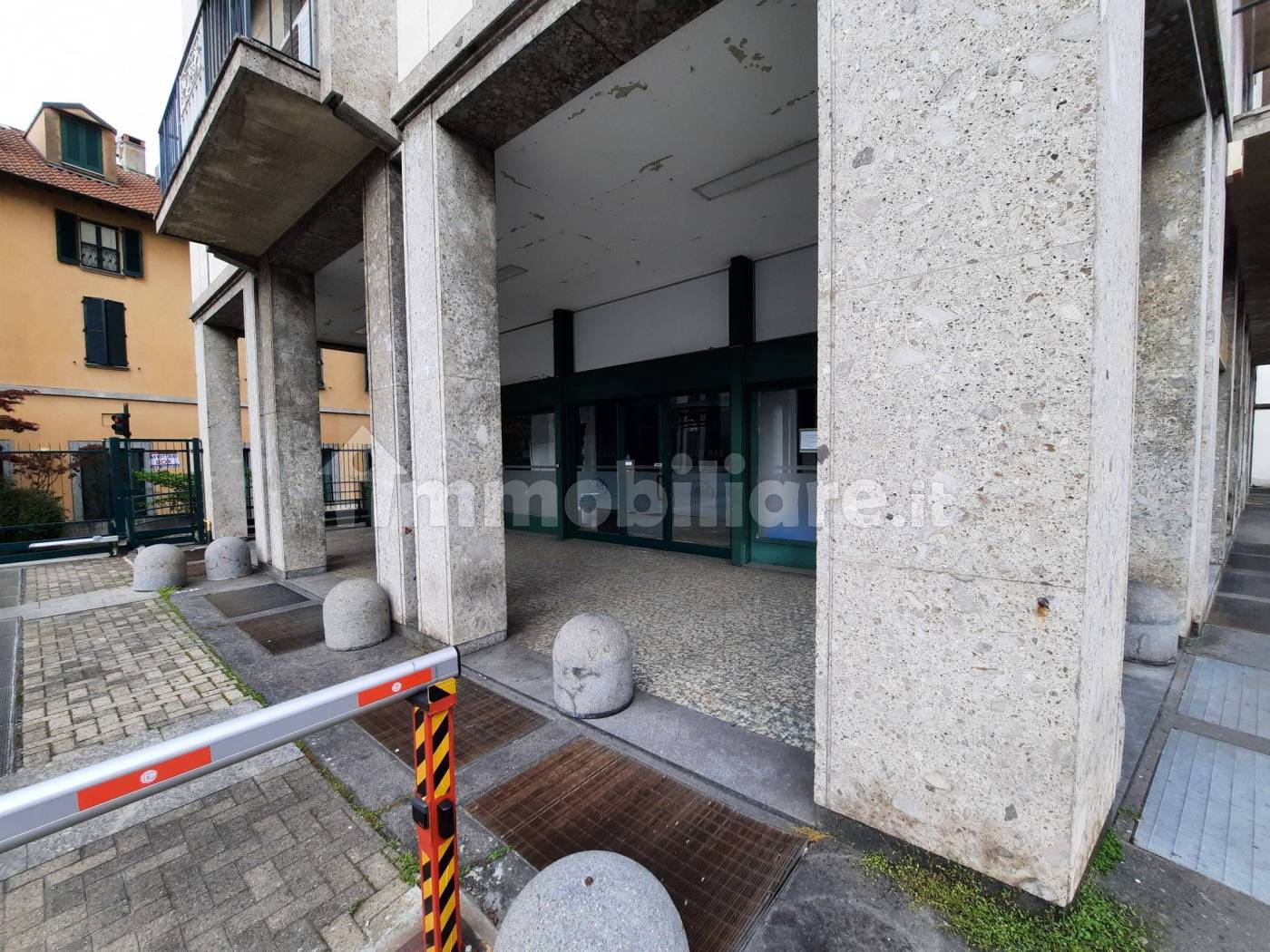 Locale commerciale in Vendita