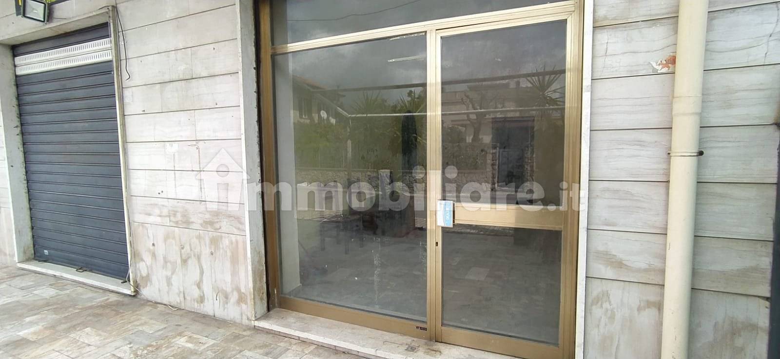 Locale commerciale in Vendita