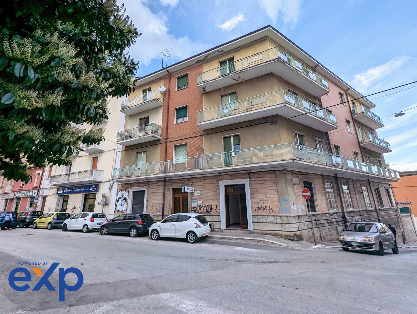 Locale commerciale in Vendita