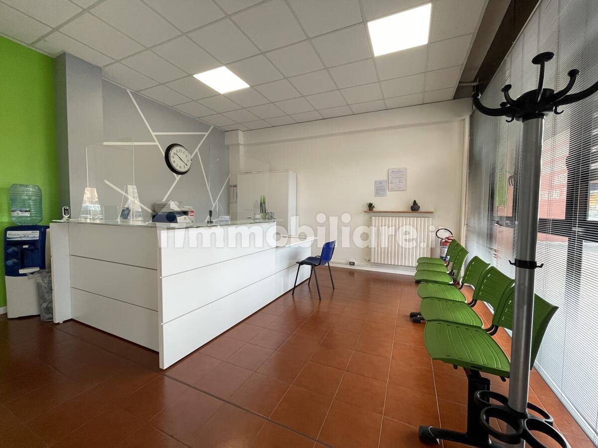 Locale commerciale in Vendita