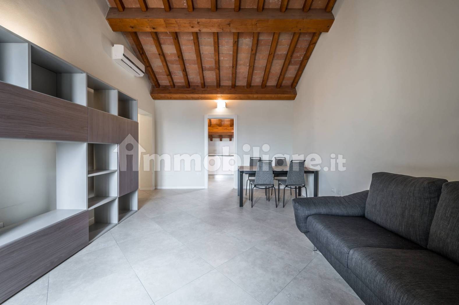 Trilocale ottimo stato, quarto piano, Centro Storico, Carpi