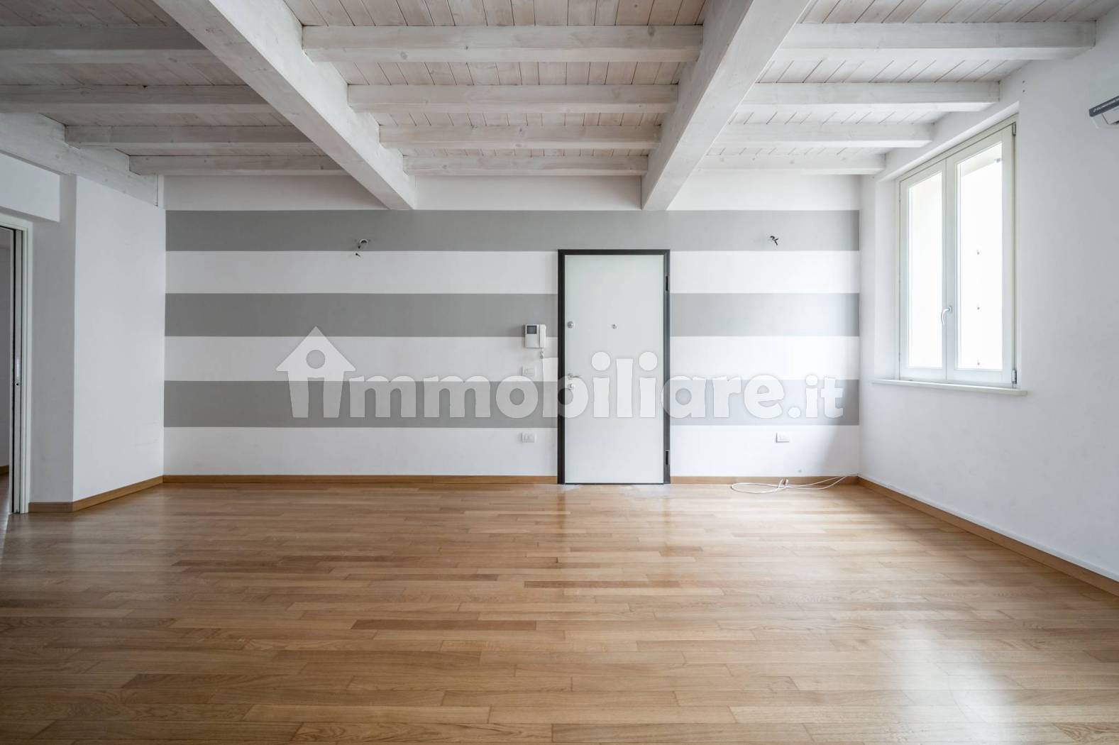 Trilocale piazza dei Martiri 42, Centro Storico, Carpi