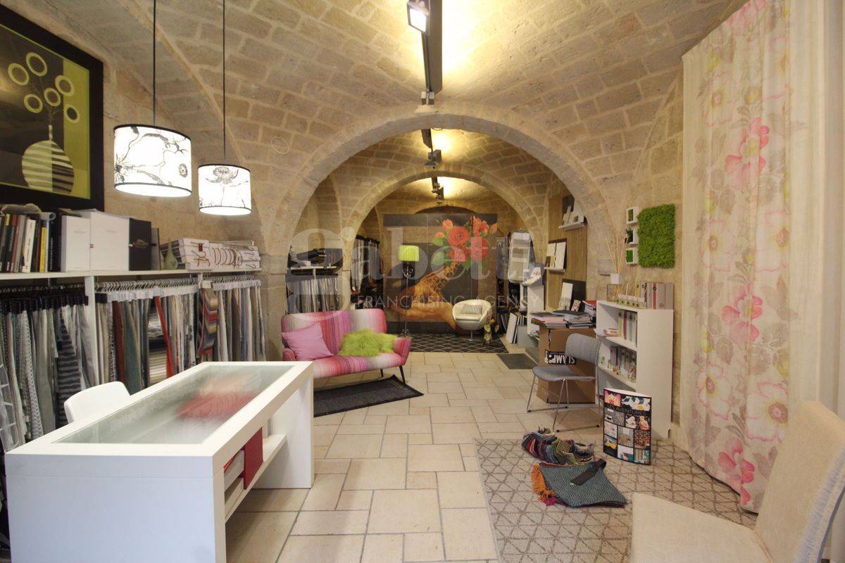 Locale commerciale in Vendita